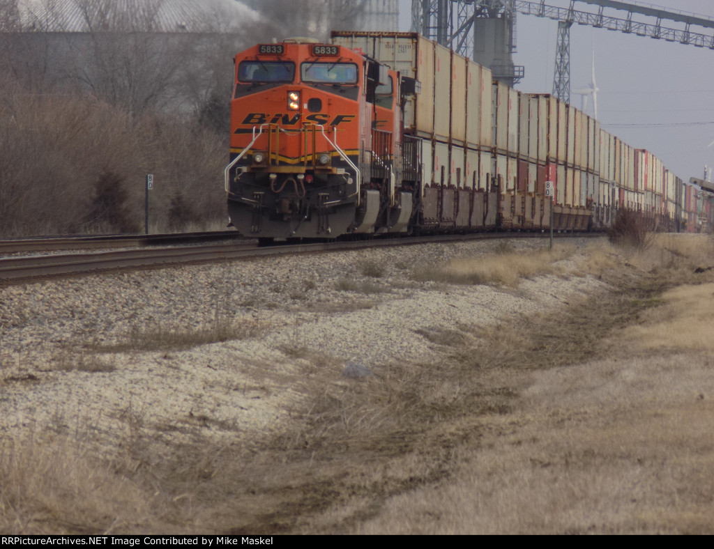 BNSF 5833